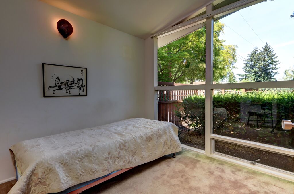 Modern Central Atrium Pool House in Bellevue - Seattle Dream Homes ...