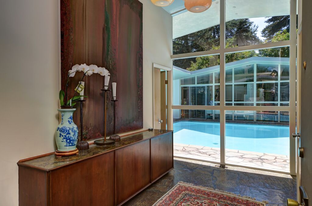 Modern Central Atrium Pool House in Bellevue - Seattle Dream Homes ...