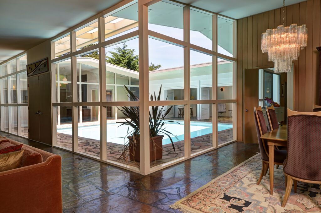Modern Central Atrium Pool House in Bellevue - Seattle Dream Homes ...