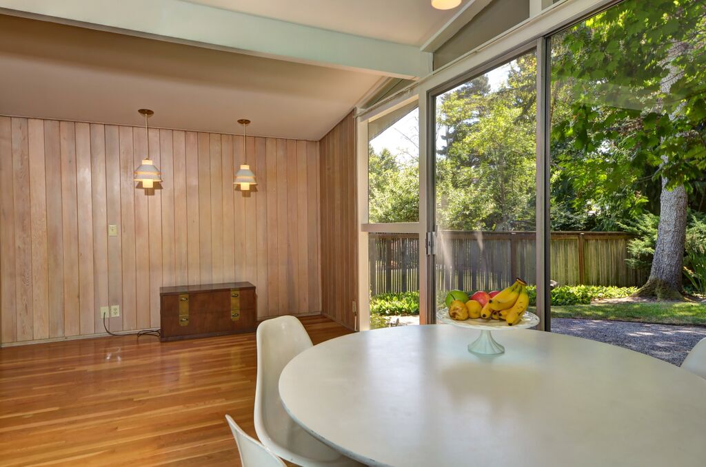 Modern Central Atrium Pool House in Bellevue - Seattle Dream Homes ...