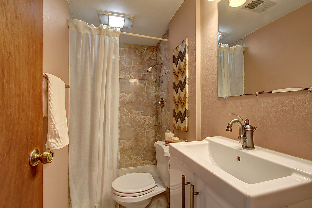 Fresh Mid-Century in Seattle’s Maple Leaf neighborhood - Seattle Dream ...