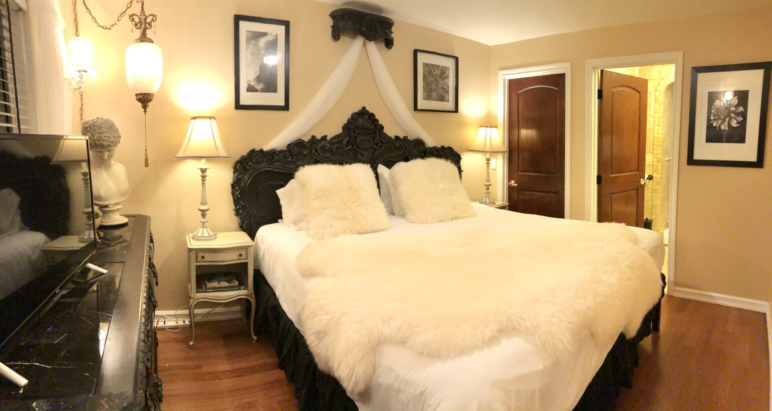 La Villa Rustica Waterfront Guest Inn on the Beach in Seattle