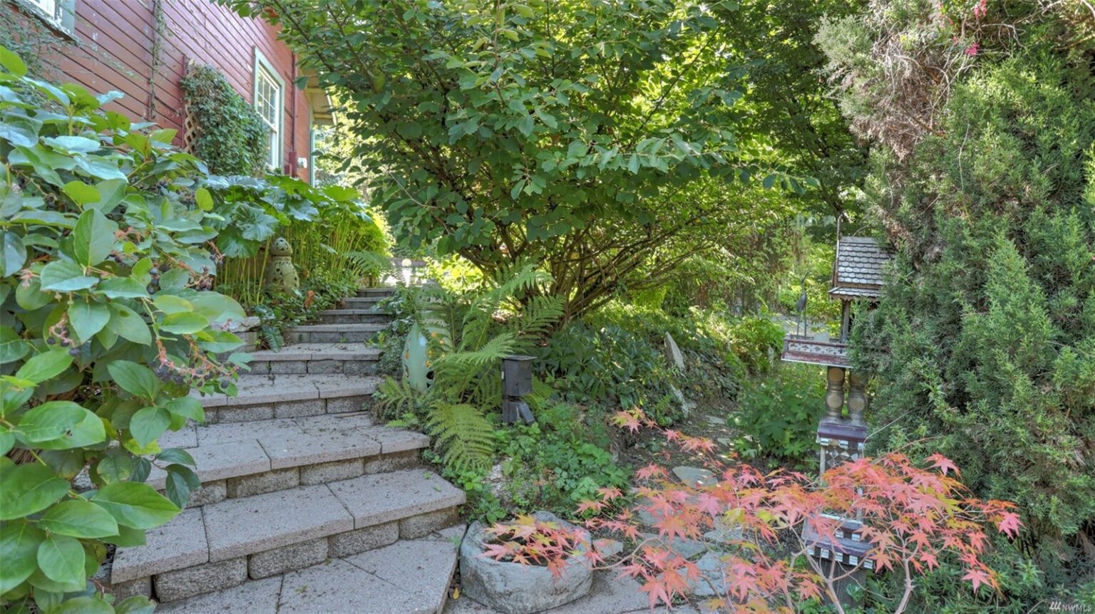 Sweet Cottage with Amazing Greenhouse and Gardens near Seattle ...