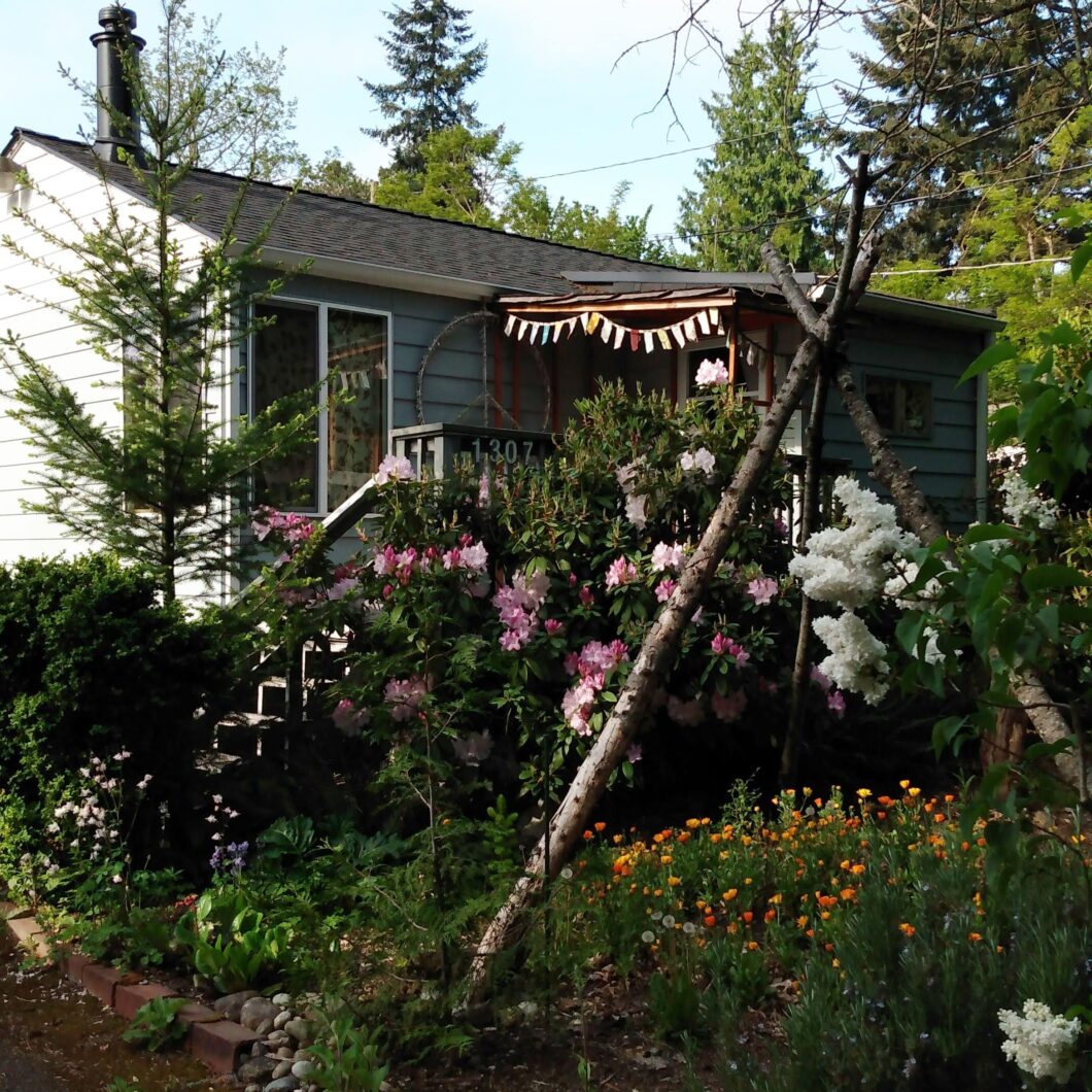 Rustic Garden Cottage Urban Oasis in the City - Seattle Dream Homes ...